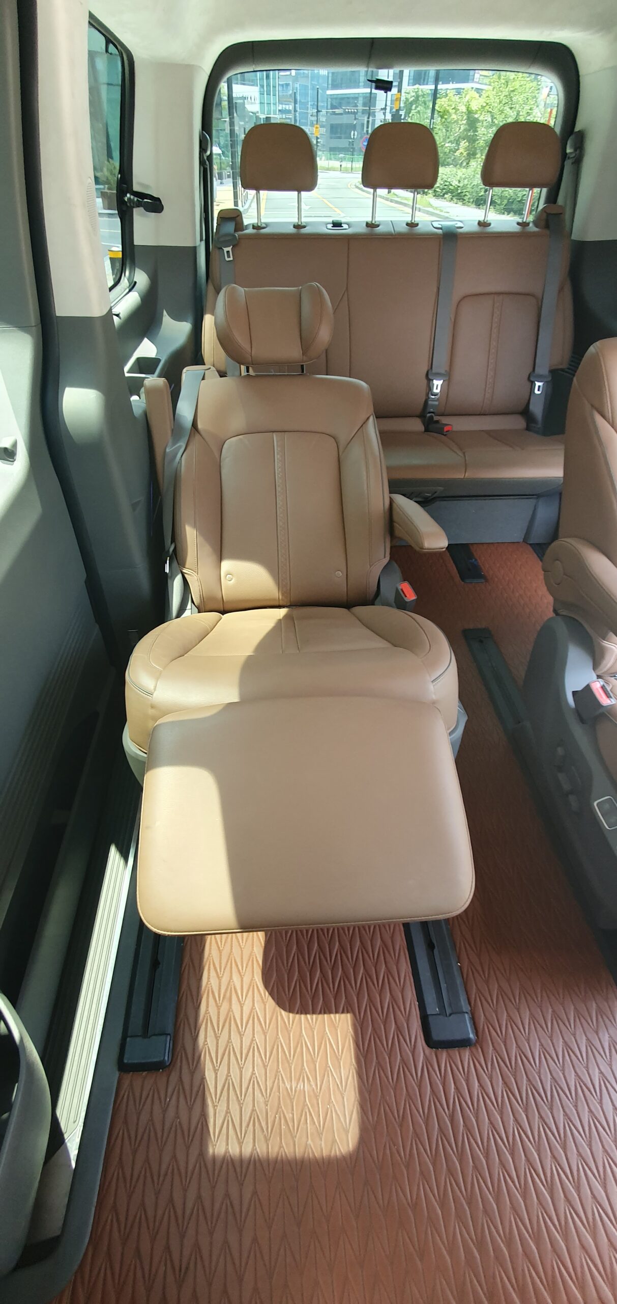 Taxi Van Seoul Luxury Seating